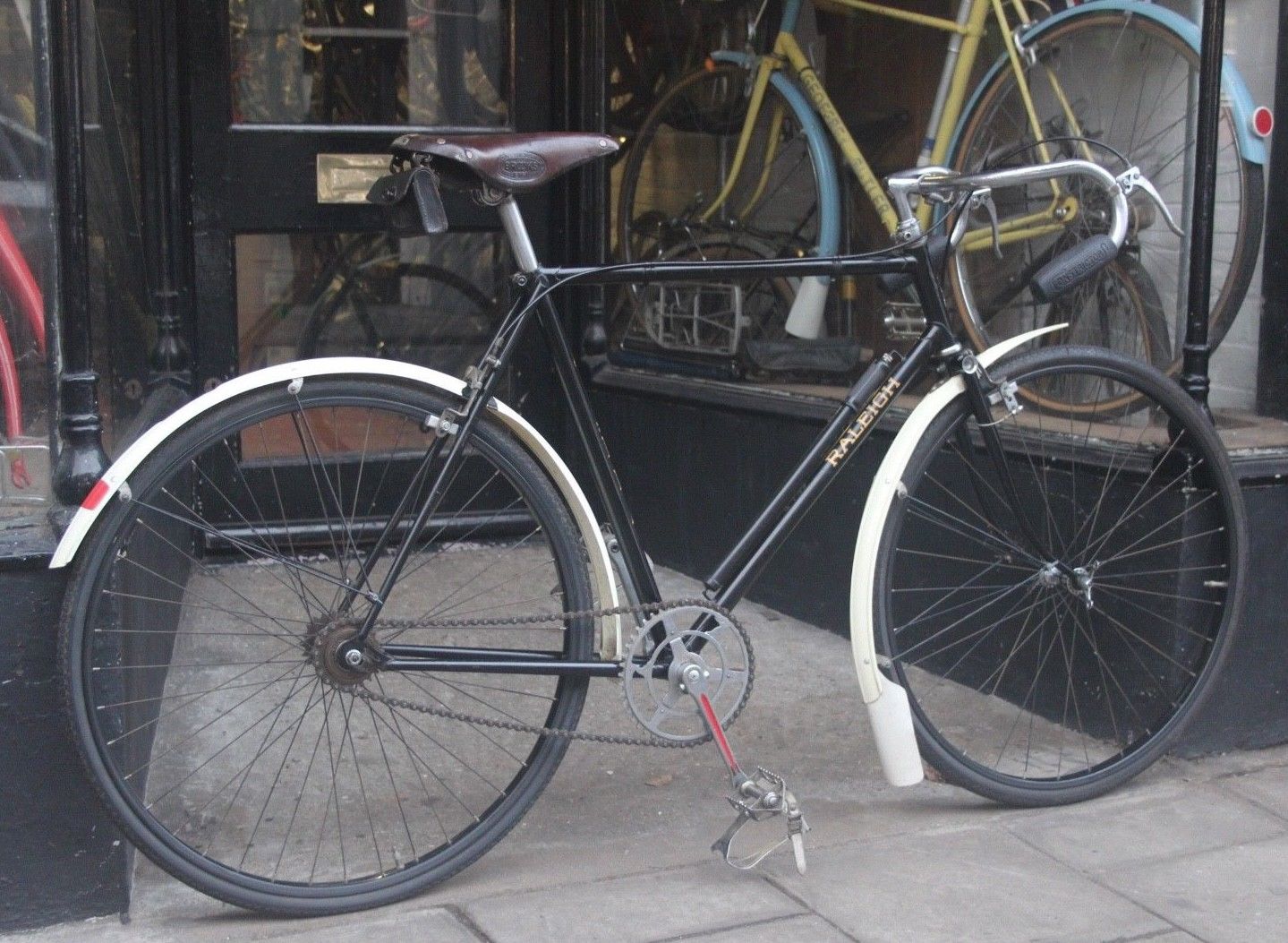 ON THE DROPS: Raleigh Record Ace (RRA) 1934-1942