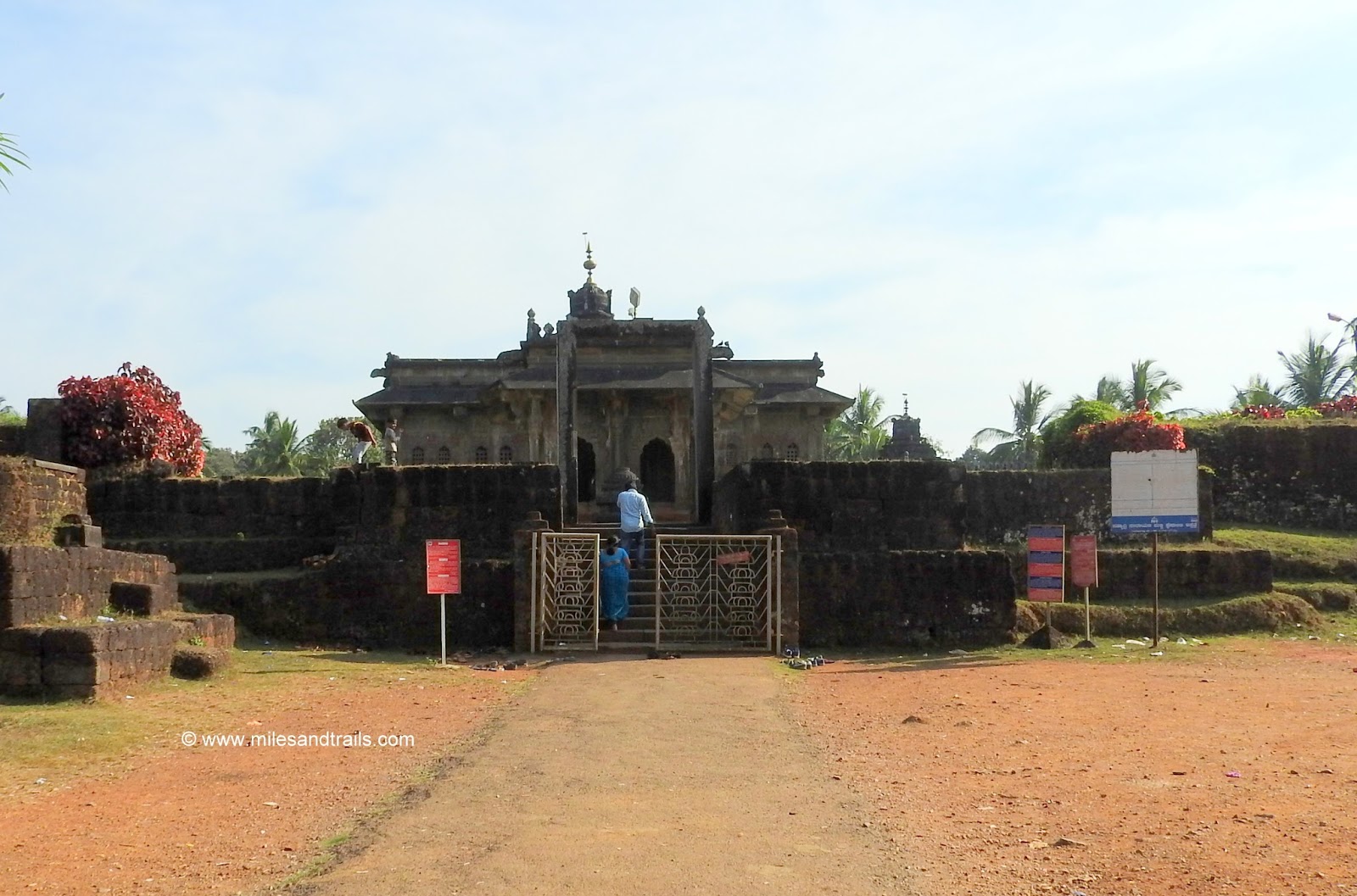 Miles and Trails: Aghoreshwara Temple, Ikkeri