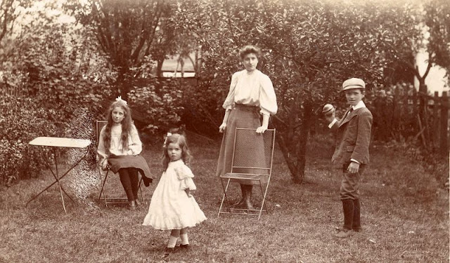 50 Amazing Found Photos Capture Edwardian People in Their Gardens ...