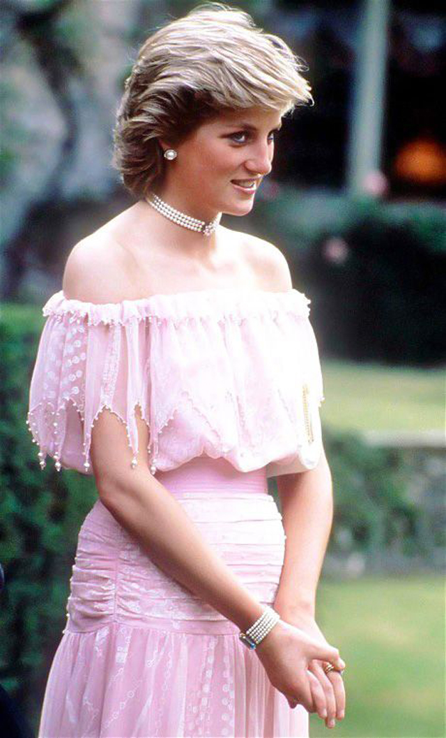 Diana - Queen of Hearts: 31 Glamorous Photos of the Princess of Wales ...