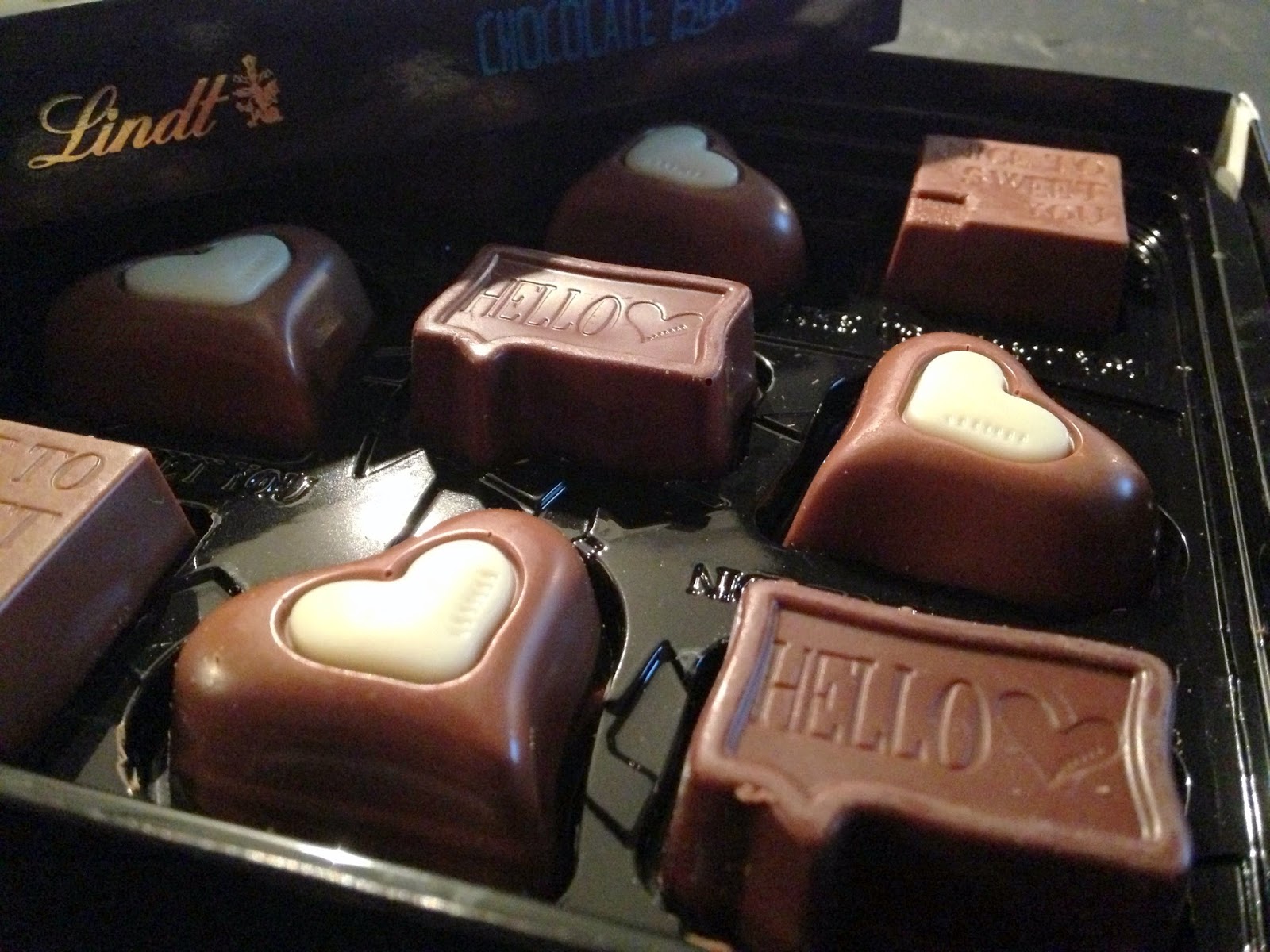 Lindt Hello Chocolate Bars Review - BakingBar