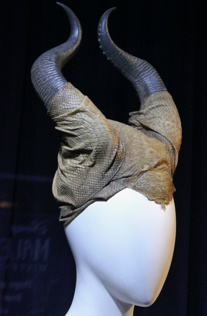 Hollywood Movie Costumes and Props: Angelina Jolie and Elle Fanning ...