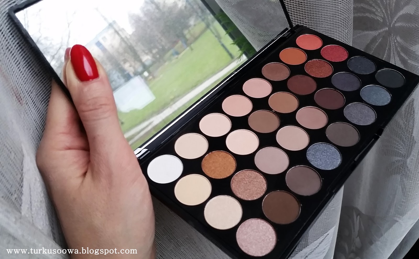 Turkusoowa Beauty Blog: Makeup Revolution Flawless 2-paleta 32 cieni do ... Turkusoowa Beauty Blog: Makeup Revolution Flawless 2-paleta 32 cieni do ...