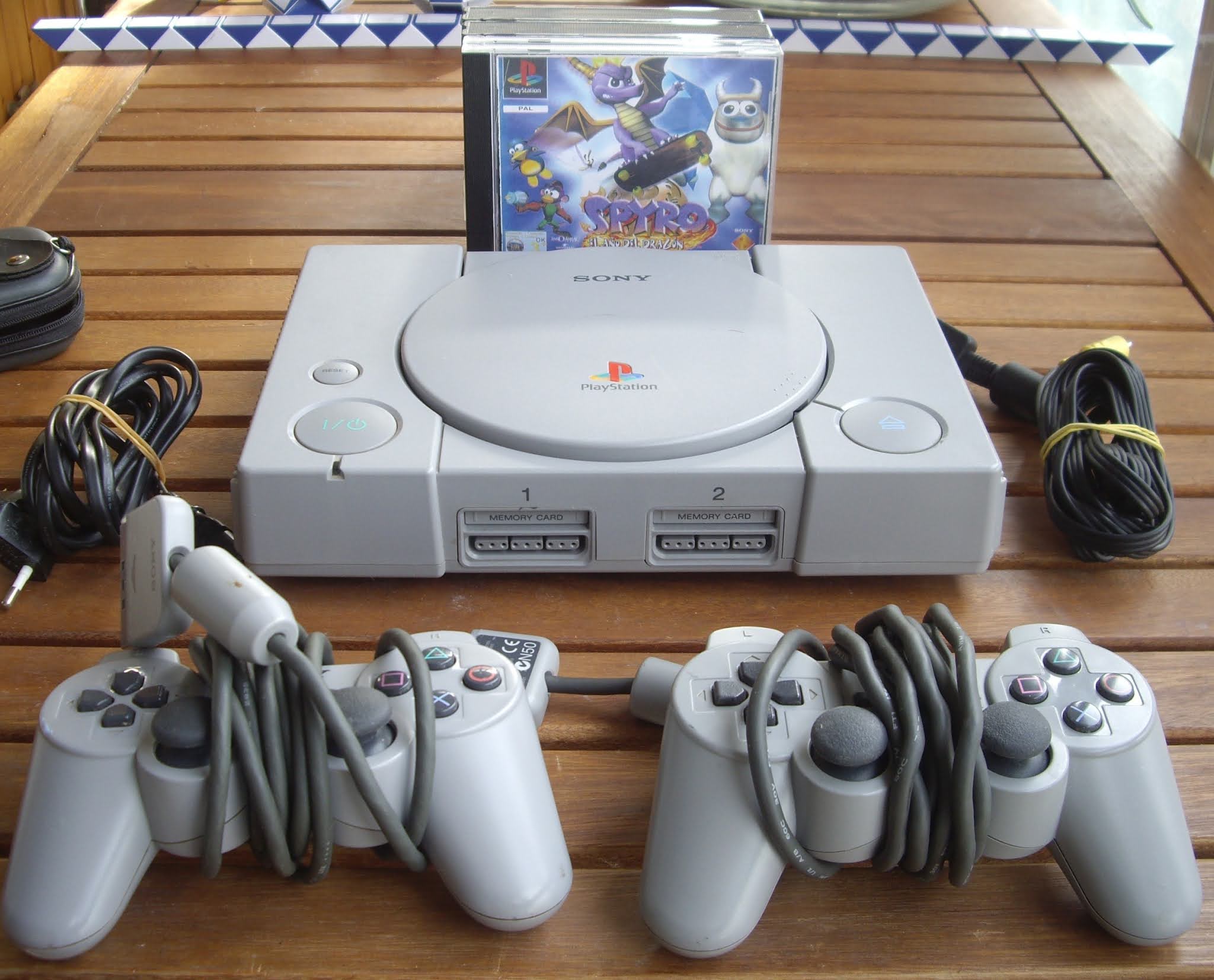 Consola Sony PlayStation (modelo SCPH 5502) (1997), Retro Ordenadores ...