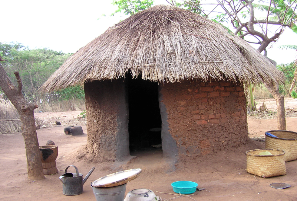 Traveling Malawi: Visiting an African Hut (4)