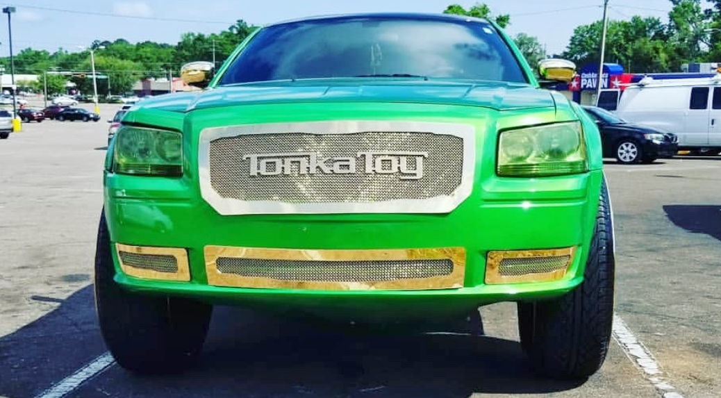 Ace-1: Candy Green Dodge Magnum on Gold 30" DUB Swerv Floaters