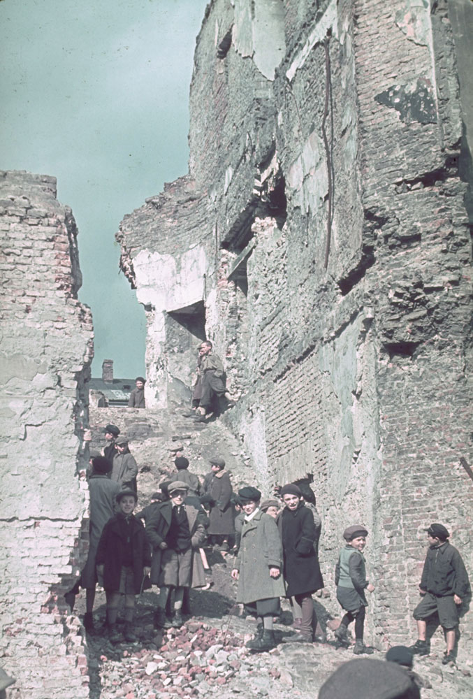 Jewish Ghetto Life: 21 Color Photos Made by Hitler's Personal ...