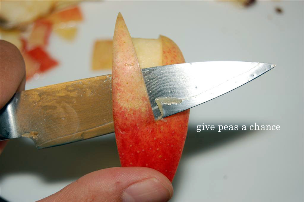 Give Peas a Chance: Easy ways to cut apples for Bento lunches.