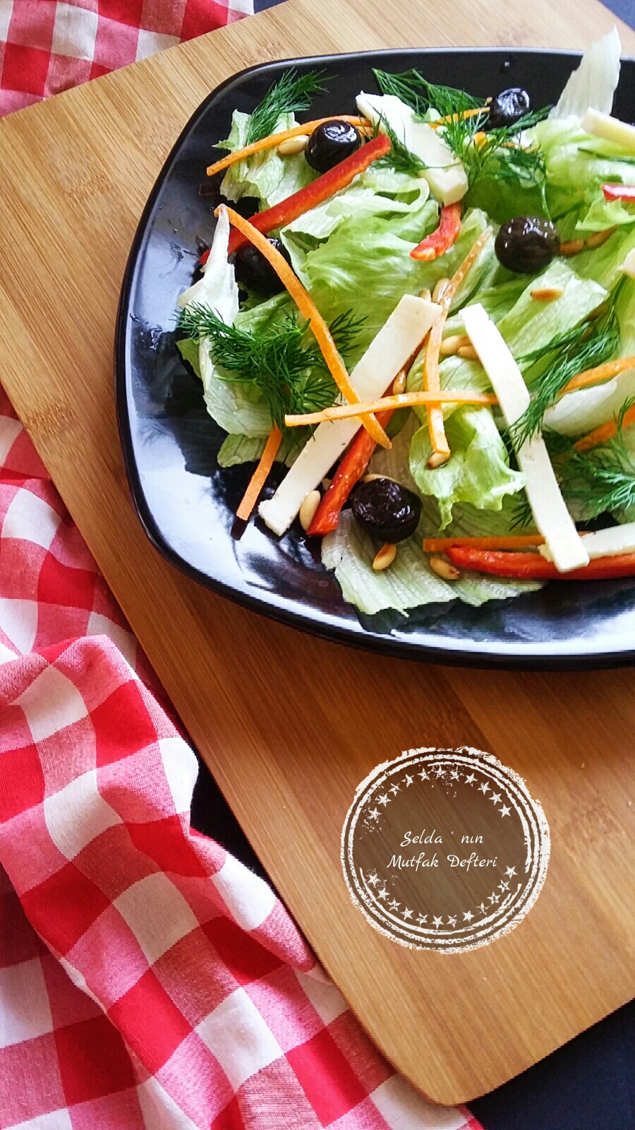 Selda' nın Mutfak Defteri...: Keçi Peynirli Mevsim Salata