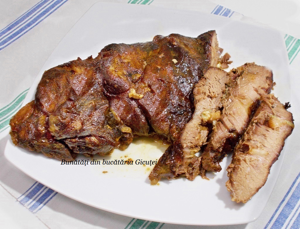 Ceafa de porc in sos de rosii si usturoi - Bunătăți din bucătăria Gicuței