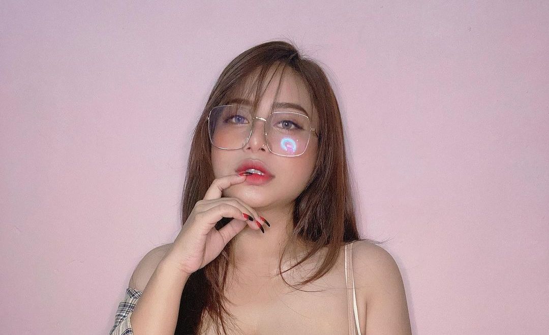 Cewek Cantik Montok Putih Mulus - MALAYA PICT