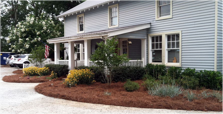 Smiley's Landscaping: Madison Animal Hospital, Madison Ga