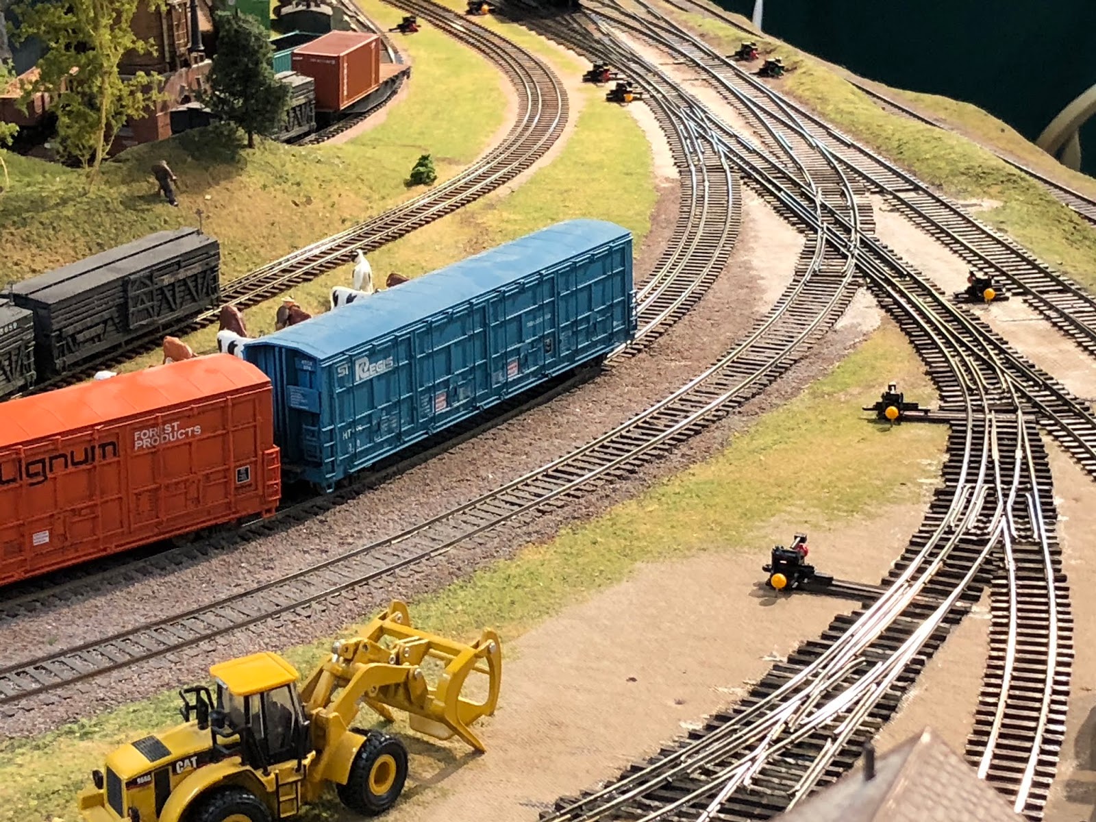 Burrlington Northern in HO: hand laid dual gage turnouts