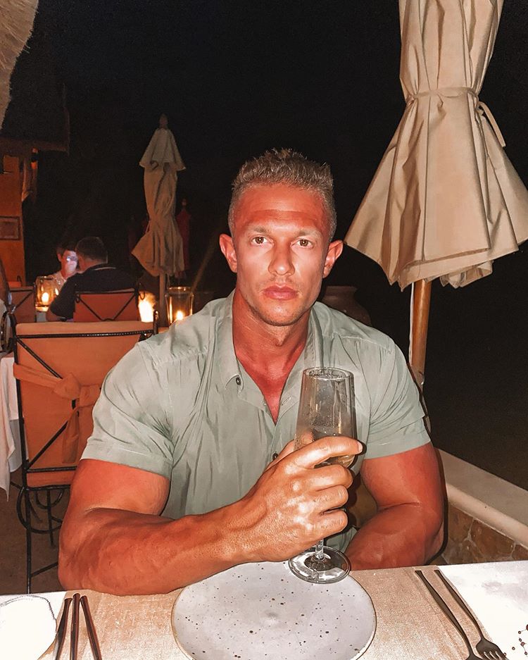 Muscle, Muscle, Muscle: Charlie London 4