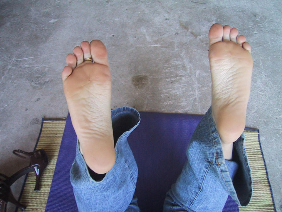 FeetXpress - A Dutch Foot Blog: More amateur wife