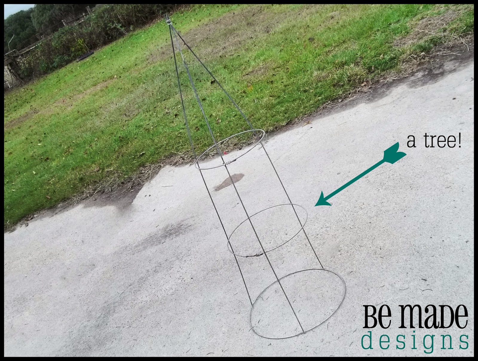 BE MADE: Tomato Cage Christmas Tree Card Holder