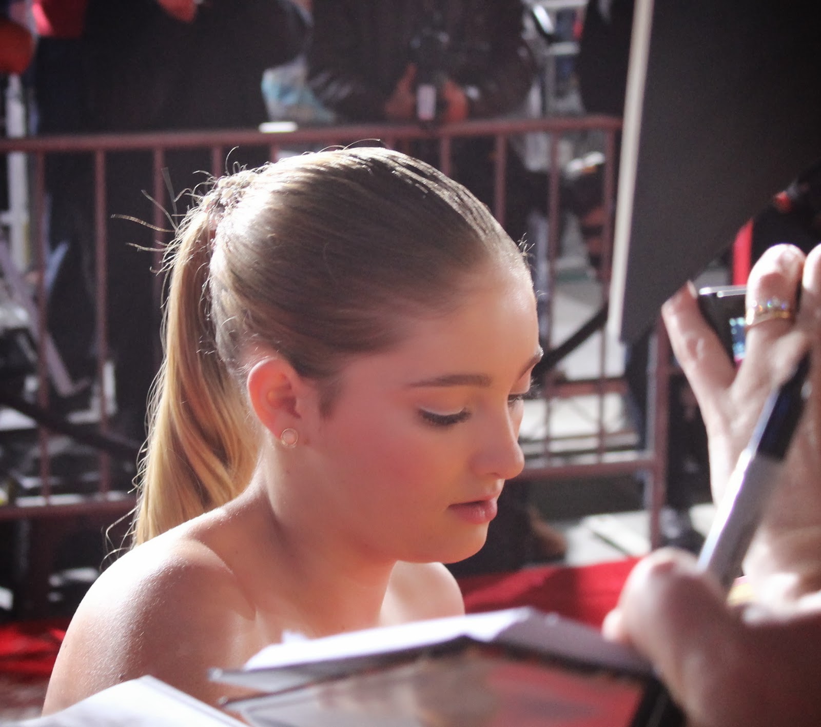 Welcome to District 12: Photos: Catching Fire L.A. Premiere Red Carpet