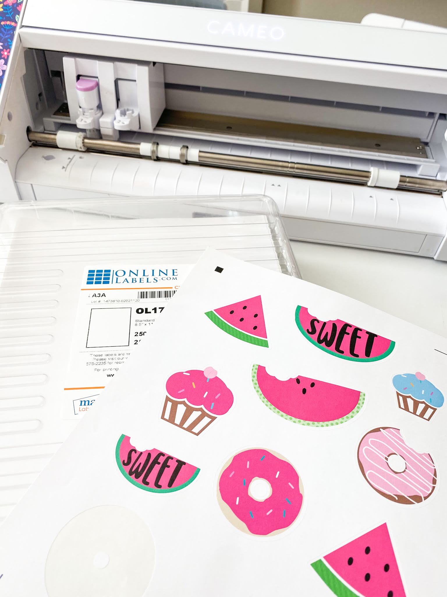 Print And Cut Silhouette CAMEO 4 Beginner Sticker Tutorial Free print-and-cut-silhouette-cameo-4-beginner-sticker-tutorial-free