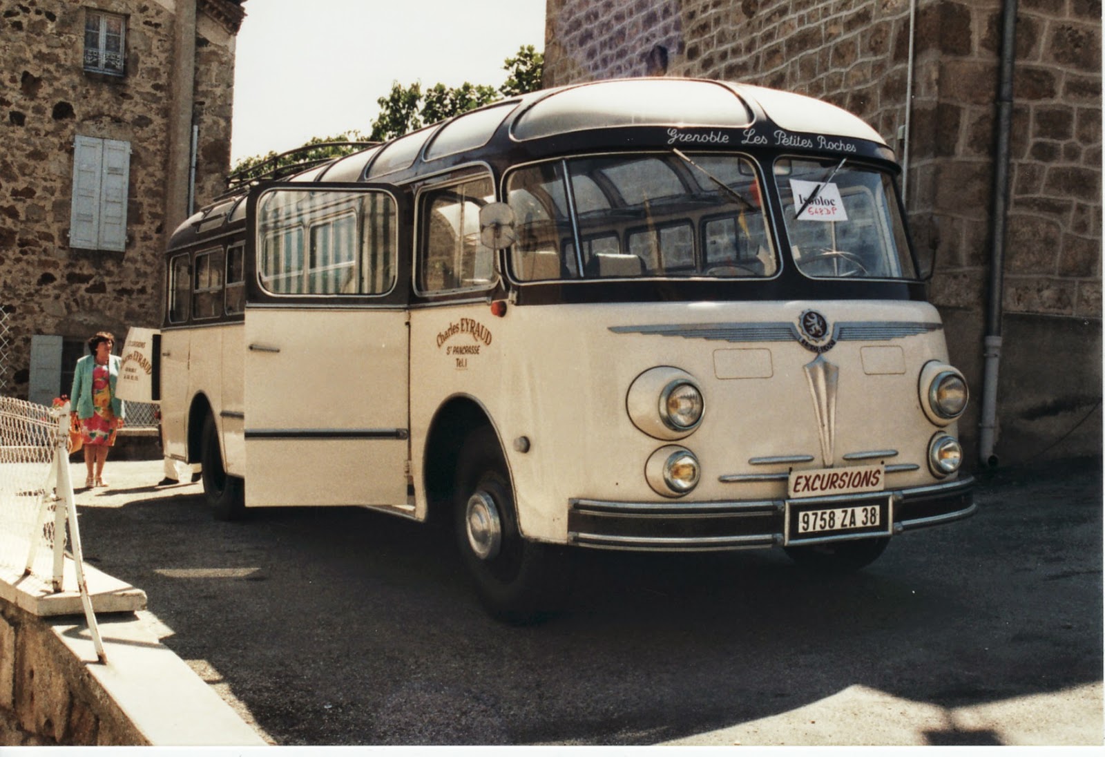 Garage de poche Jipé: ISOBLOC 648 DP de 1955