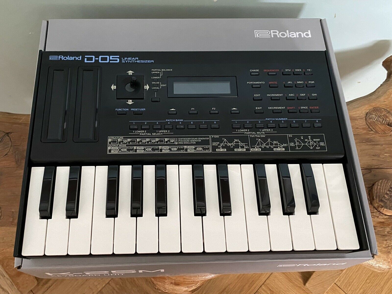 MATRIXSYNTH: Roland D-05 Boutique Synthesizer With K-25M