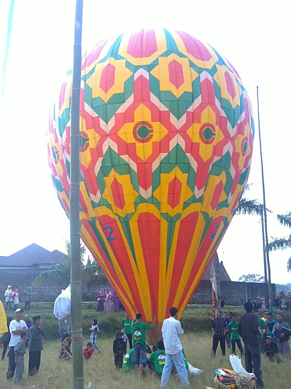 warna-warni wonosobo: kembaran balon udara tradisional festival, 20-08-2012