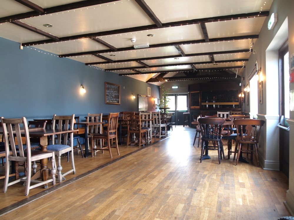 Shove it, Chuck it, Toss it...: Alma Tavern, Worcester