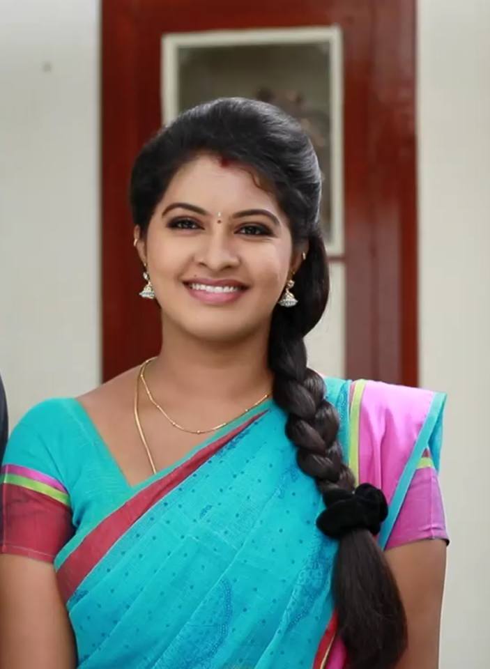 Rachitha cute expressions in Blue Saree