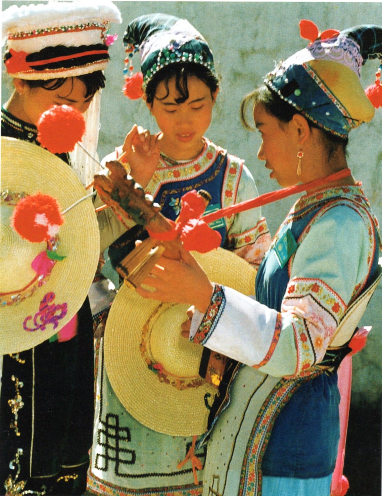 FolkCostume&Embroidery: Overview of the costumes of the lesser known ...