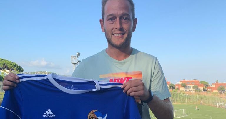 U.D.A. Gramenet: CHARLIE RUIZ, SABIDURÍA EN EL CENTRO DEL CAMPO AZULÓN.