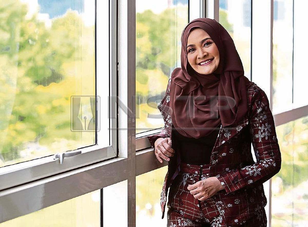 MYARTIS.COM | MYARTIS | MY | ARTIS: DEDAH PERNAH DIKECAM BUKA TUDUNG ...
