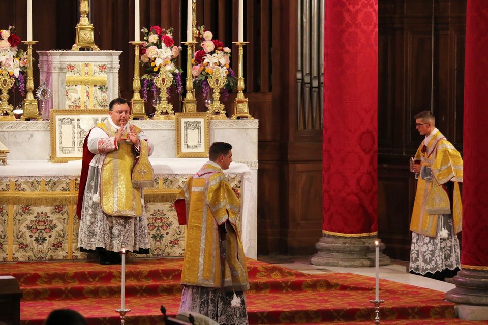 New Liturgical Movement: Another Solemn Mass in the Rite of Lyon