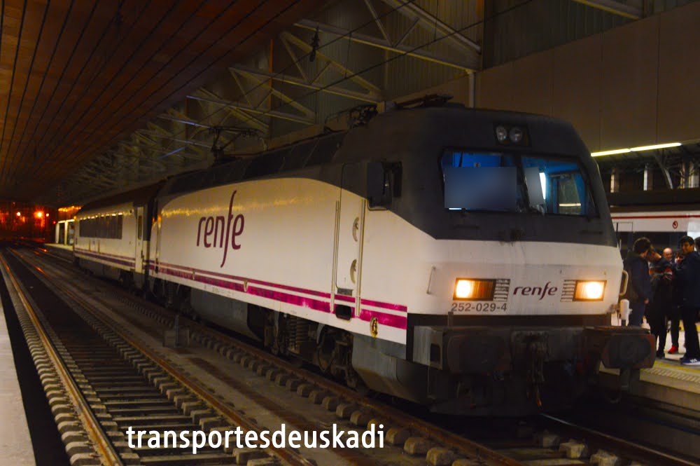 Transportesdeuskadi: Locomotoras 252 de Renfe