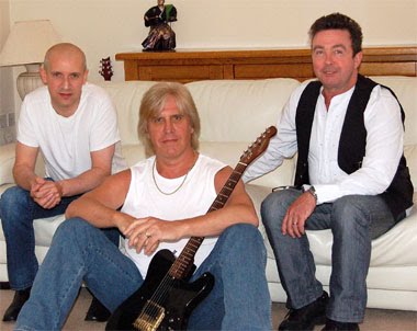 AOR WATCHTOWER: JOHN SPINKS E SUA NOVA BATALHA CONTRA O CÂNCER