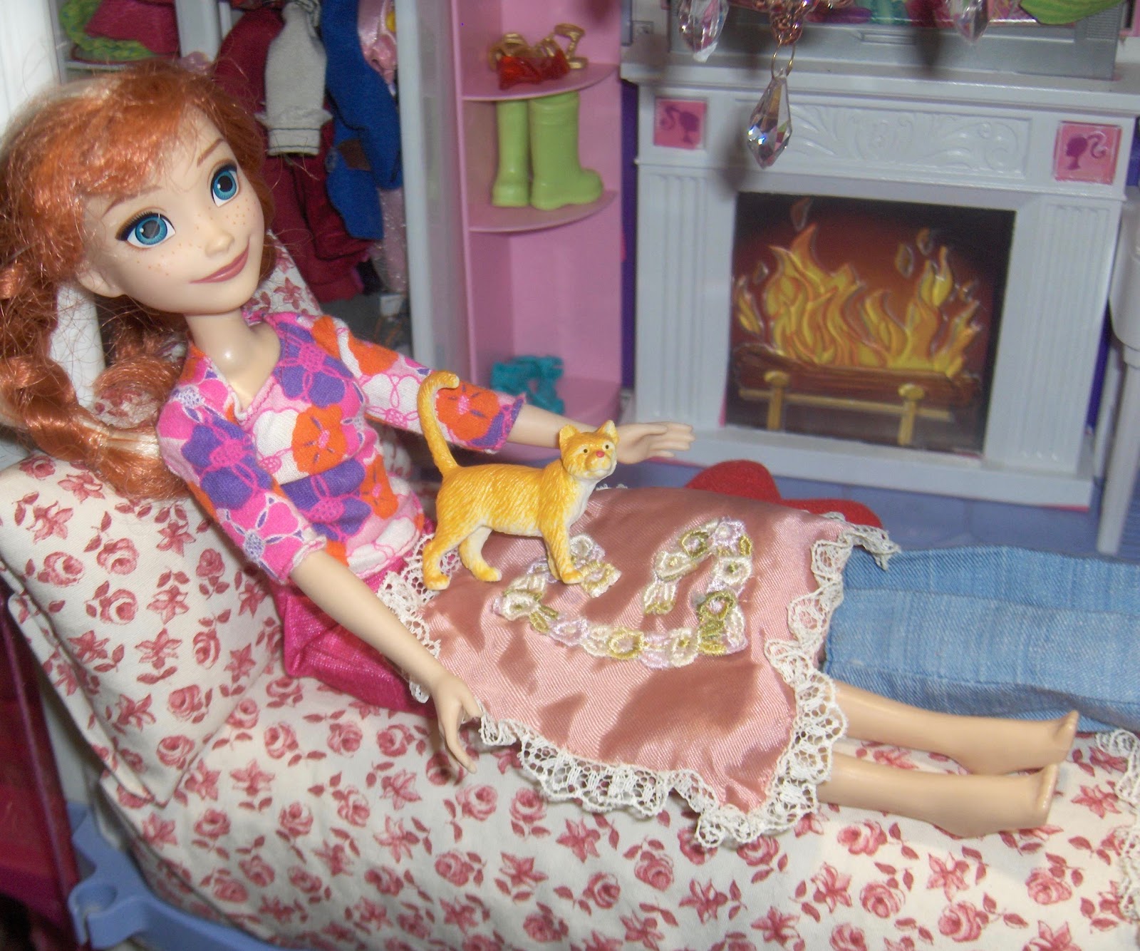 Barbie:OldNewGreenRedo : Back to School:Homework Cabinet and Chalkboard