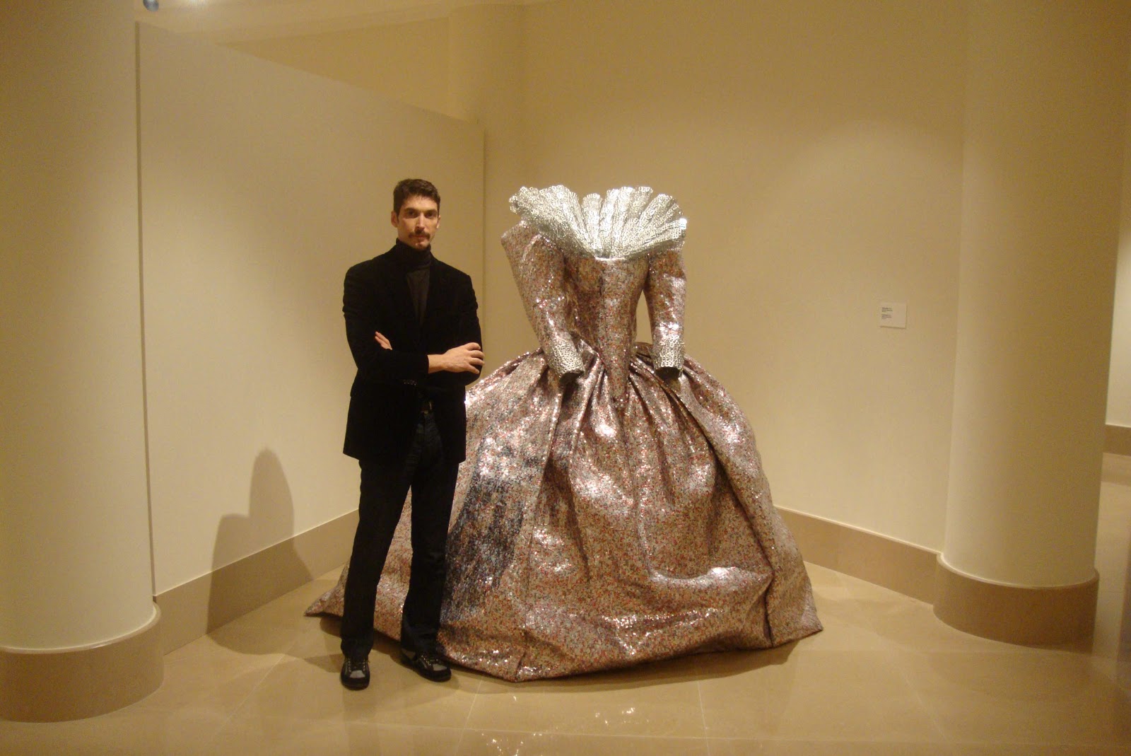 NIKOS FLOROS : nikos floros in athens museum