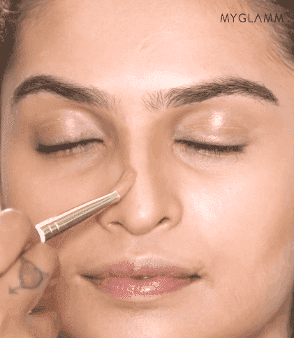 How to make your nose look sharper with Contouring