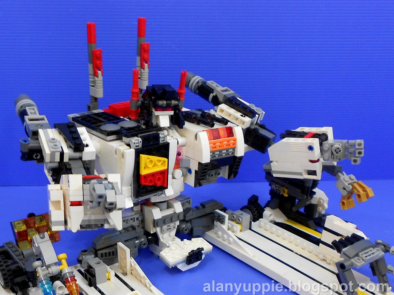 Alanyuppie's LEGO Transformers: LEGO Metroplex: Part 3 of 3: Base Mode