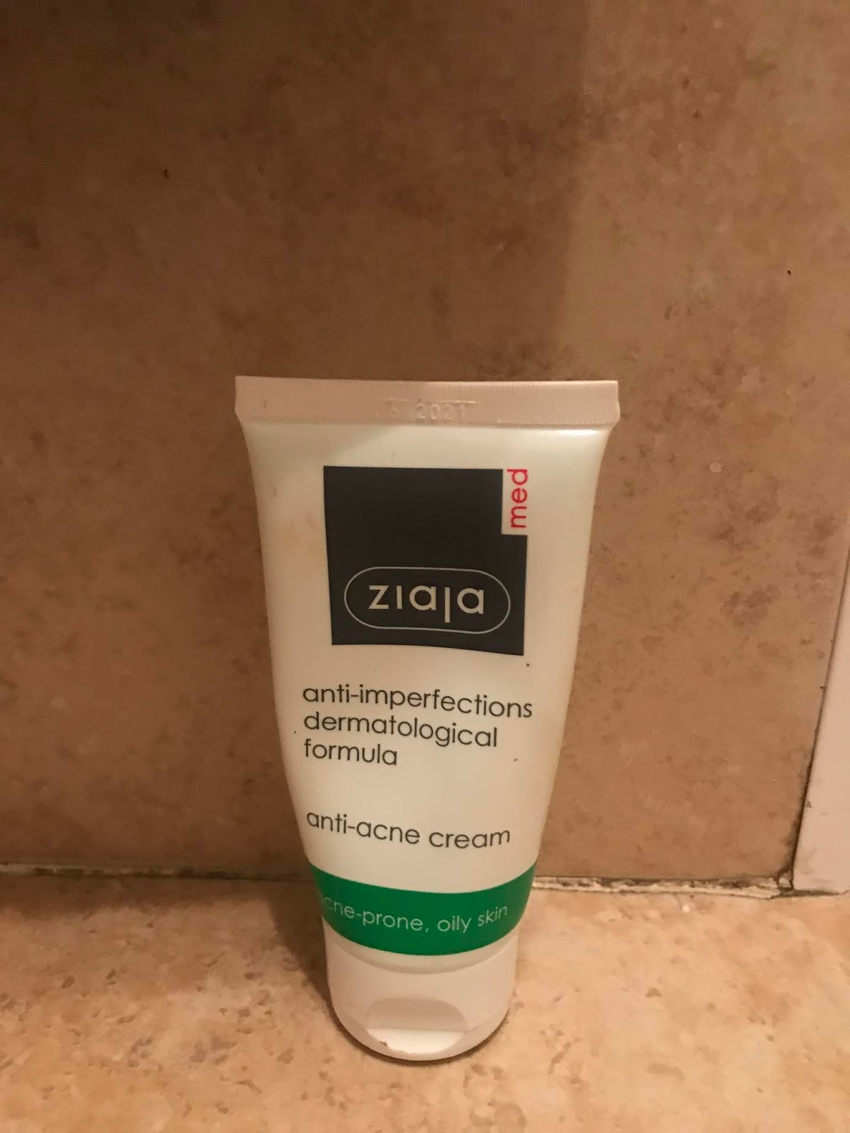 SALUD Y BELLEZA: CREMAS HIDRATANTES PARA PIELES CON ACNÉ