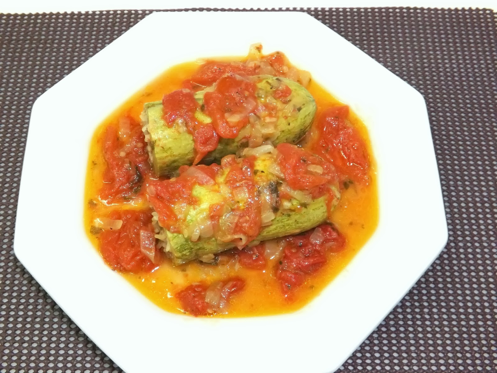 COMIDAS .... palmo a palmo... foto a foto...: ABOBRINHA RECHEADA ...