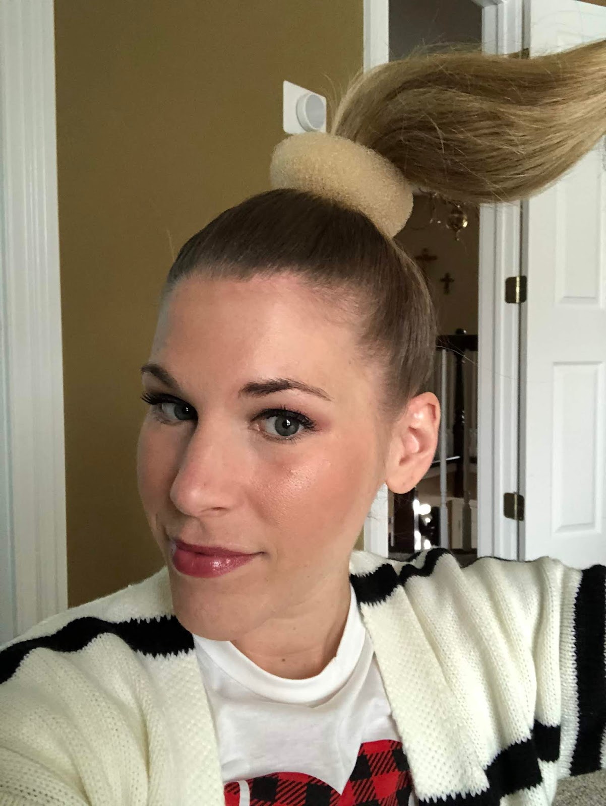 How I Make a Hair Bun & Other Hair Info - I do deClaire