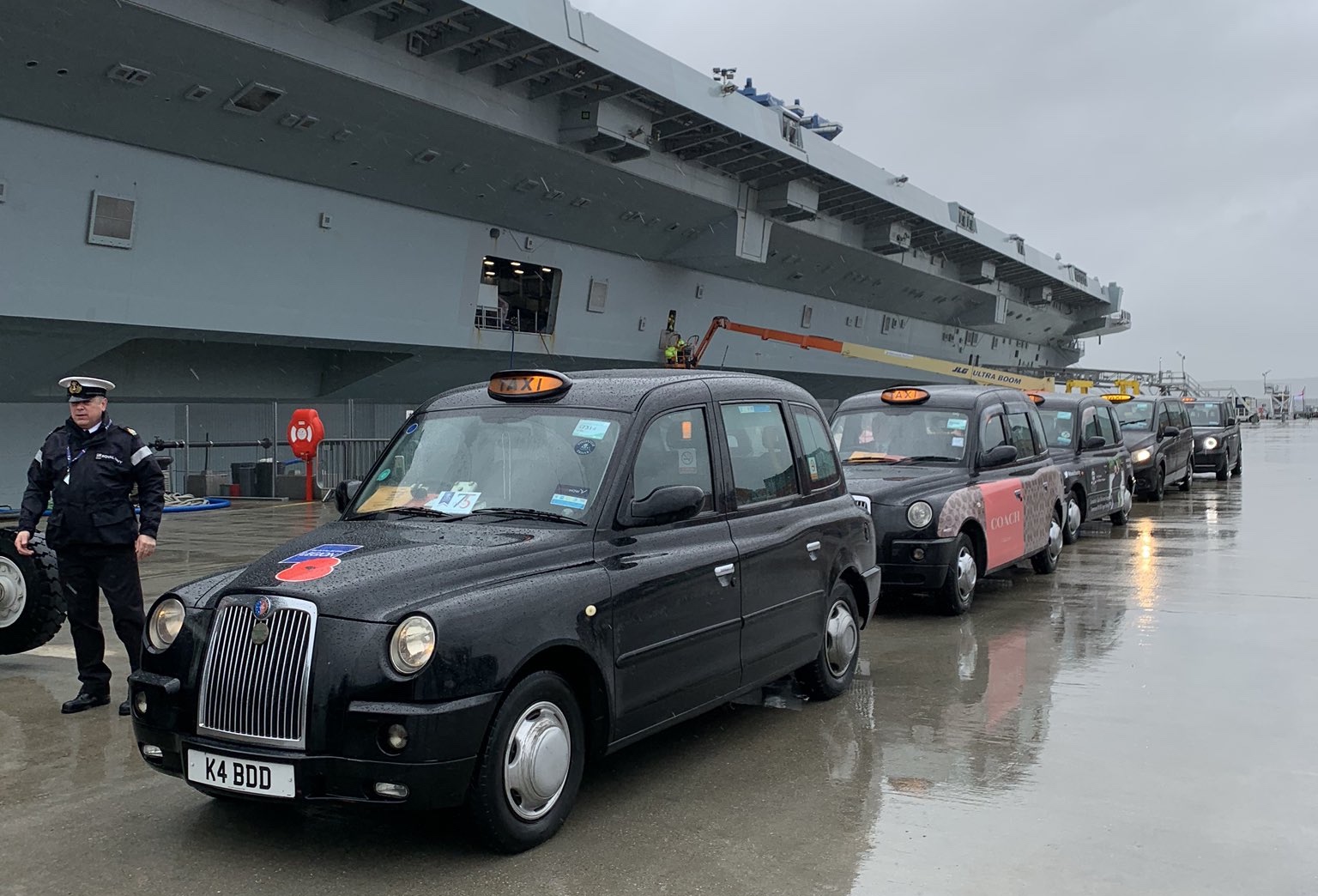 Taxi Leaks: A Fleet Of London Taxis, Take WWII Veterans To Visit HMS ...