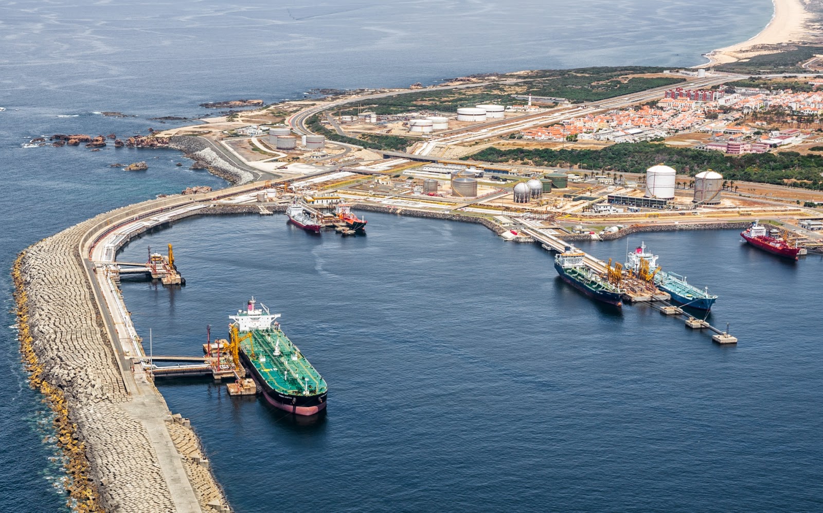 Expansão do Porto de Sines cria 200 postos de trabalho