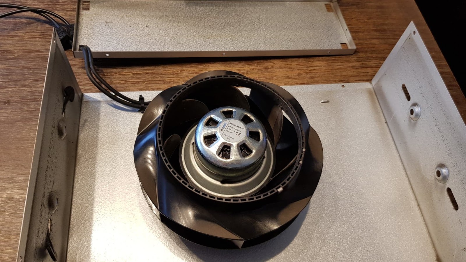 Bautagebuch von Nina und Dirk: Kugellagertausch am Ventilator der ...