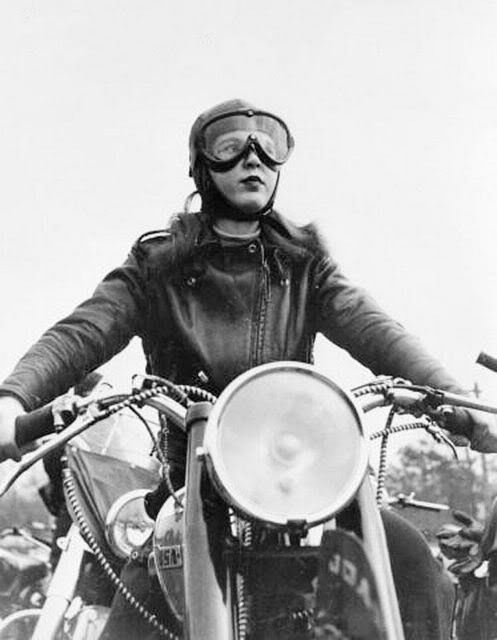 Triple Thread: Vintage Threads: Babes on Bikes