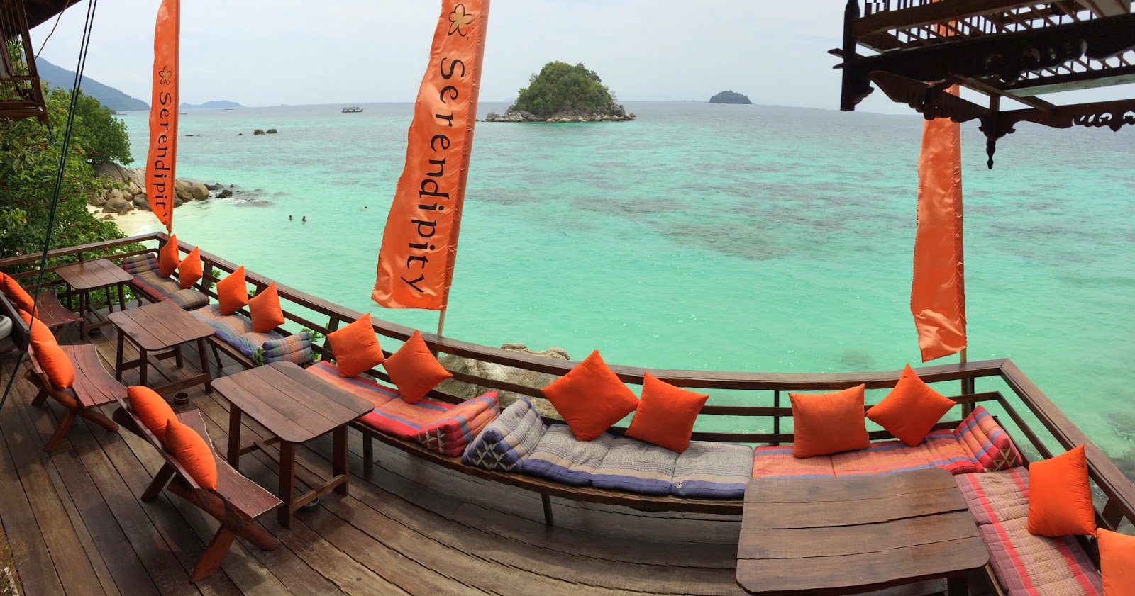 Serendipity Rock Bar Restaurant - Koh Lipe - Travel is my favorite Sport