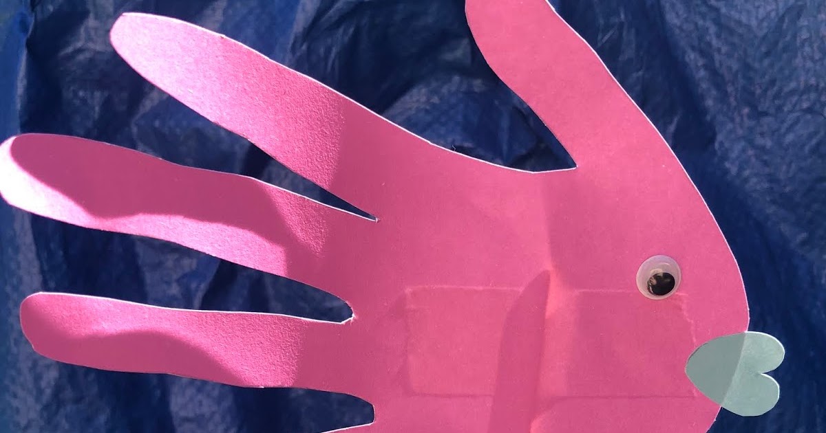 theplayathomeclub : Fish hand puppets