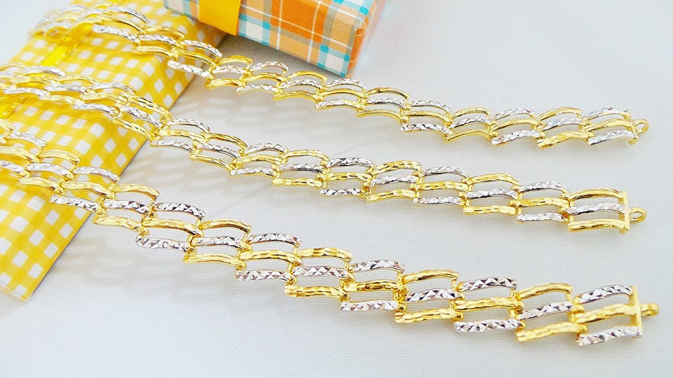 EMAS RAJA BERADU: RANTAI TANGAN