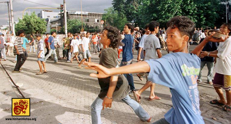 Thảm sát người Hoa ở Indonesia năm 1998 - Hình Ảnh Lịch Sử - Bộ sưu tập ...