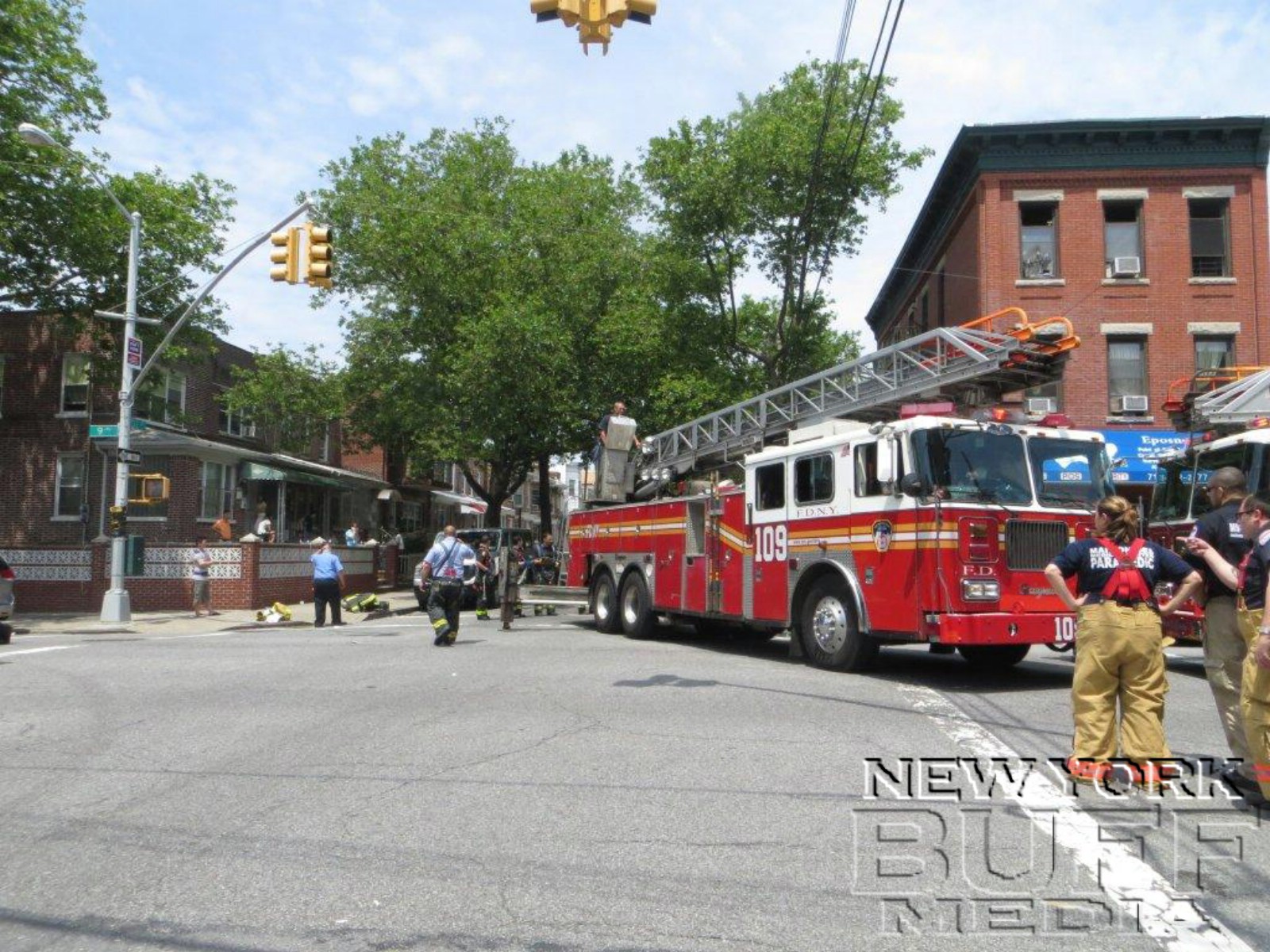New York Buff Media: FDNY - Brooklyn 10-75 Box 2685