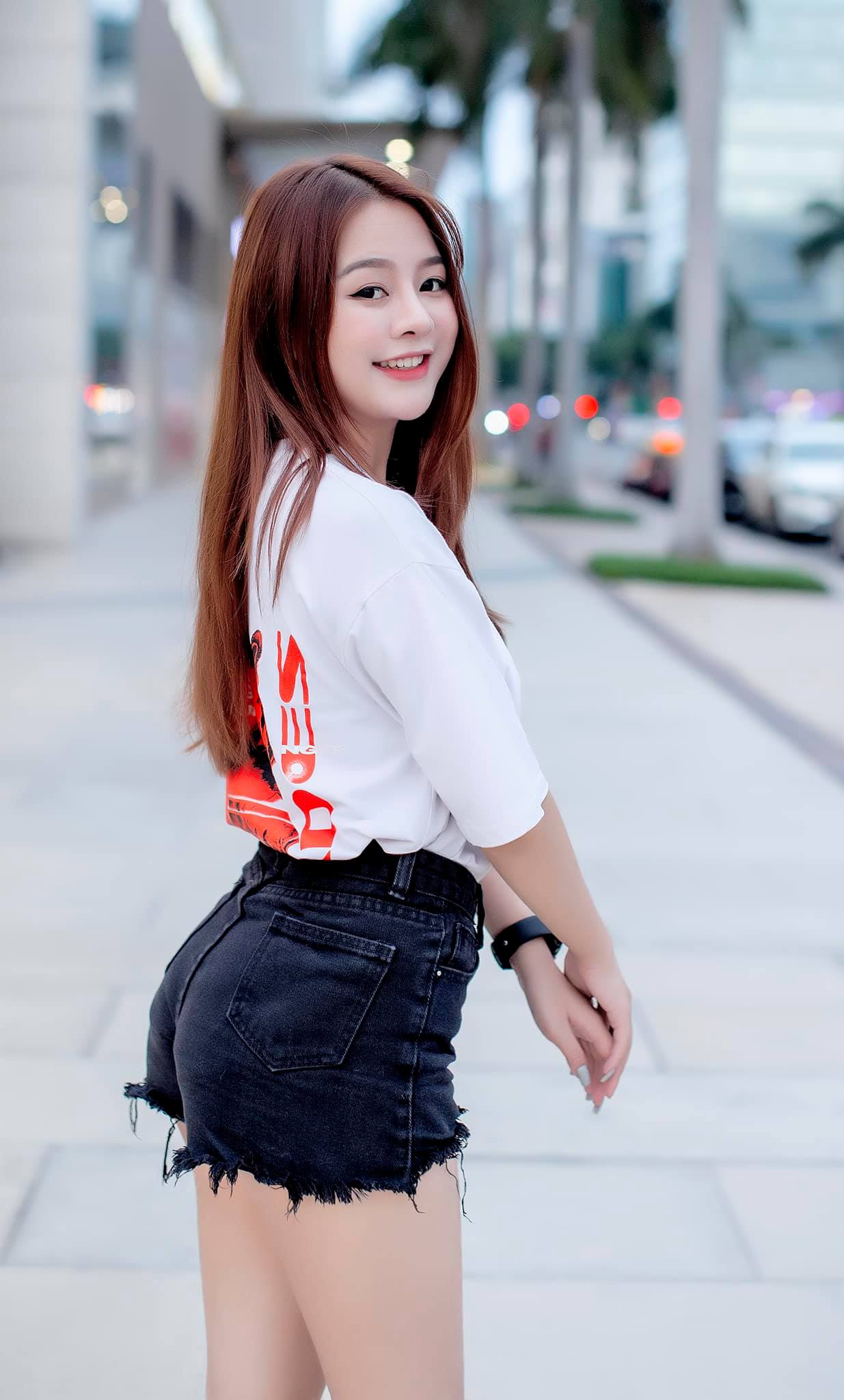 Chu Nhã Mi - Thay vì cầm điện thoại,sao anh ko thử cầm lấy tay em | Dân ...